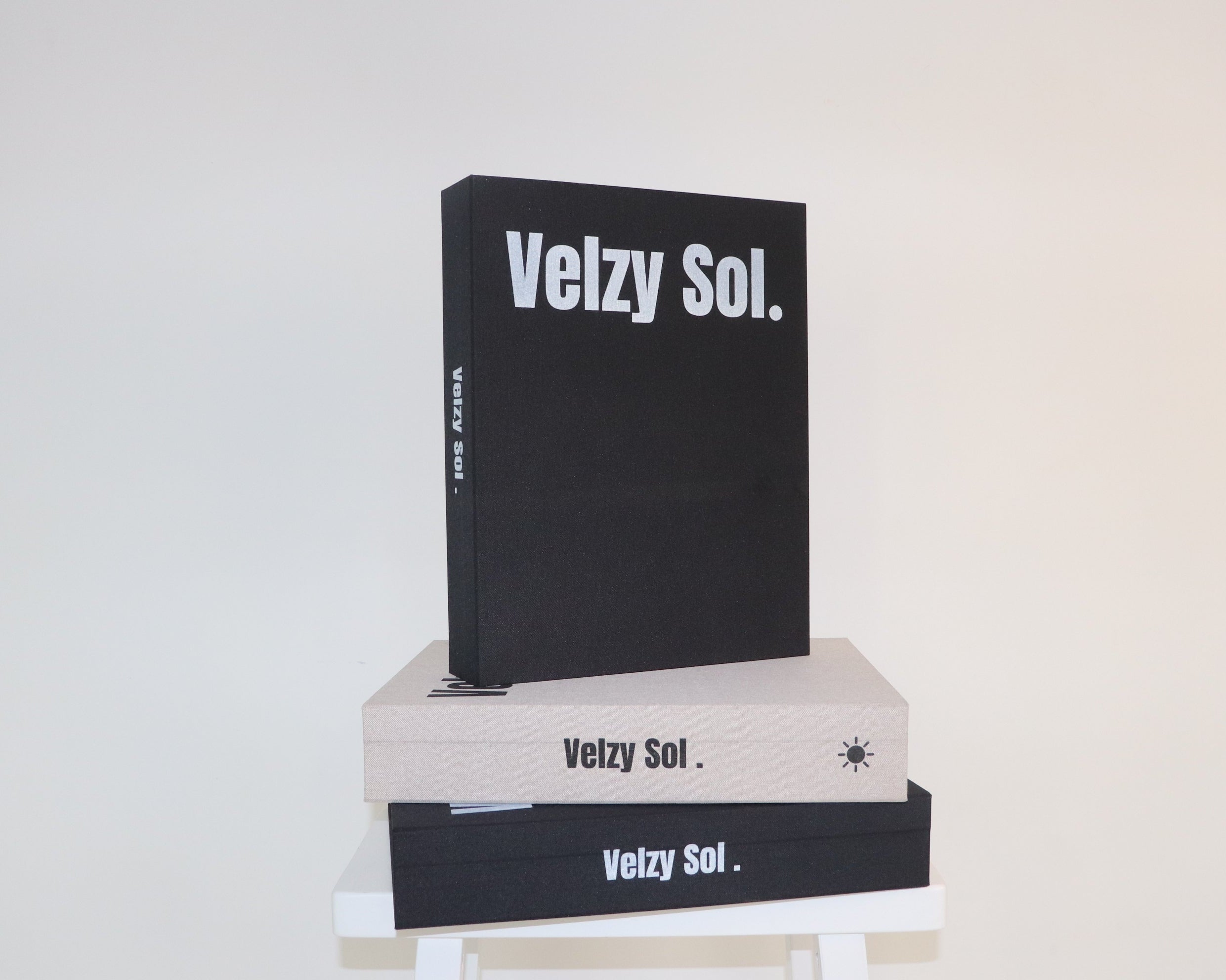 Black Book Box – Velzy Sol